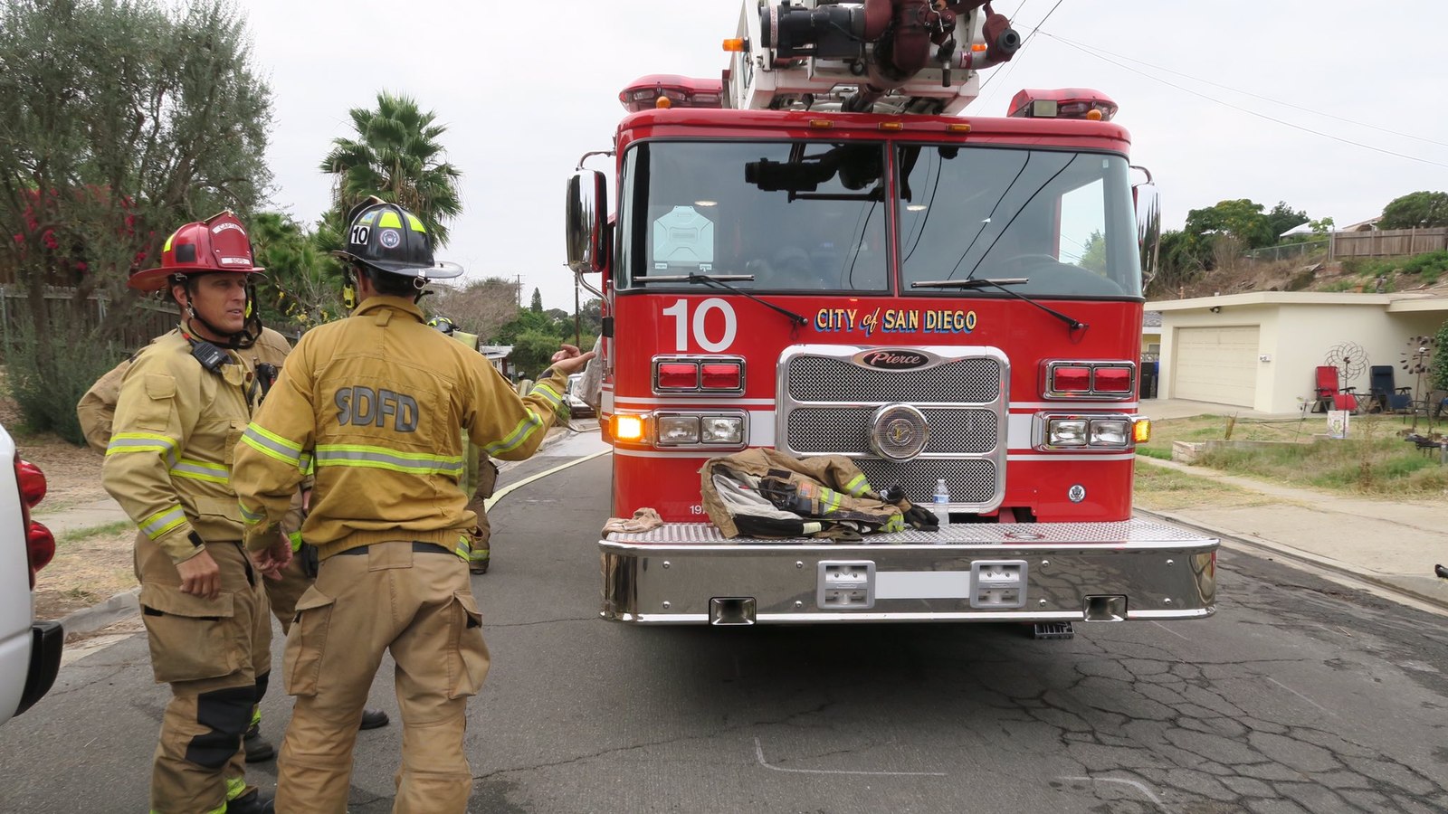San Diego Firefighter Burned 5 Residents Injured In House Fire san-diego-firefighter-burned-5-residents-injured-in-house-fire